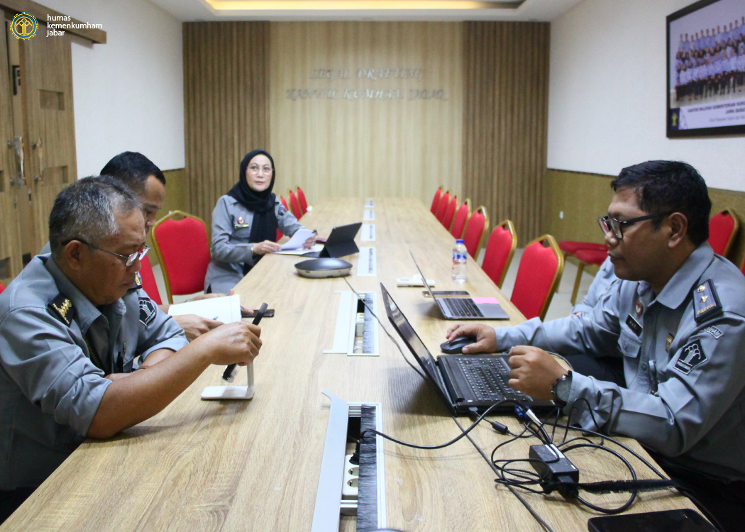 Kanwil Kemenkum Jabar dan Pemkot Cirebon Harmonisasikan Bersama Raperwal Tentang Dana BOS dan ...